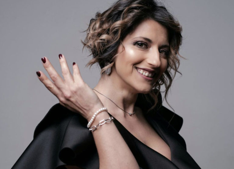 Revelado! Tanya vive relacionamento com uma mulher